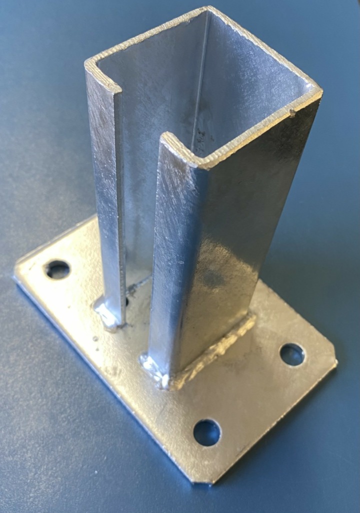 Platňa na bránkový stĺpik s profilom 60x60mm ZN — RM Ploty